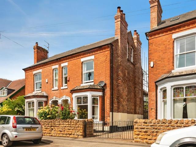 5 bedroom semi detached house for sale