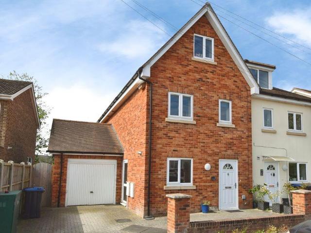5 bedroom semi detached house for sale