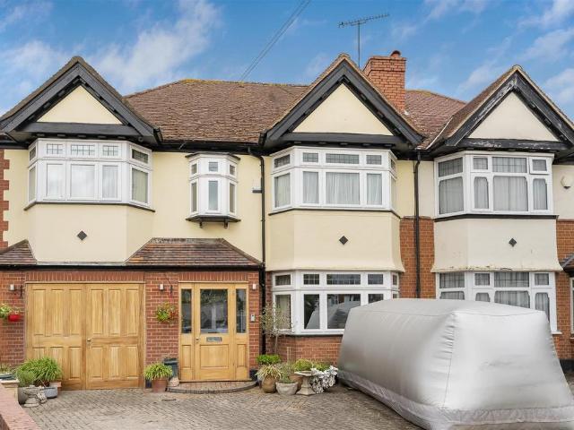 5 bedroom semi detached house for sale
