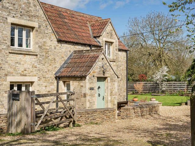 5 bedroom semi detached house for sale