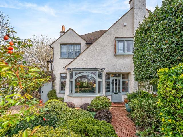 5 bedroom semi detached house for sale