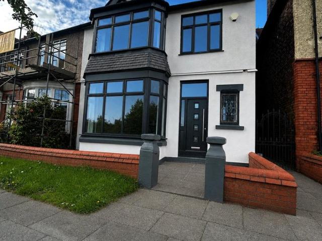 5 bedroom semi detached house for sale