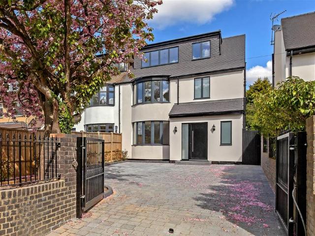 5 bedroom semi detached house for sale