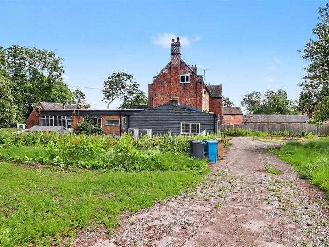 5 bedroom semi detached house for sale
