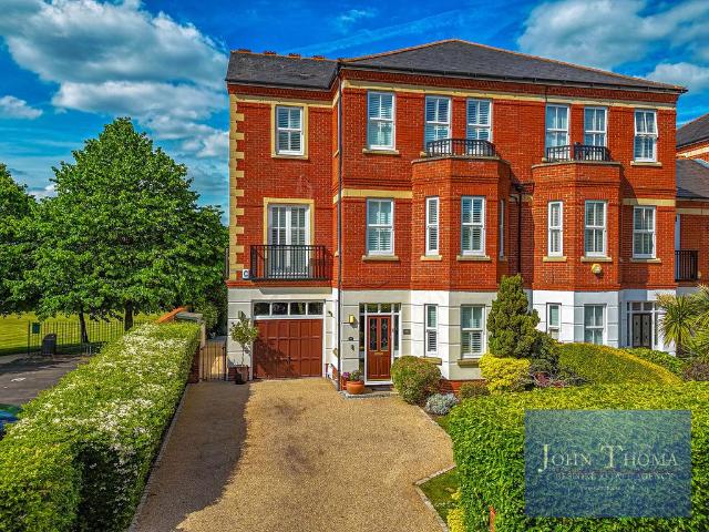 5 bedroom semi detached house for sale