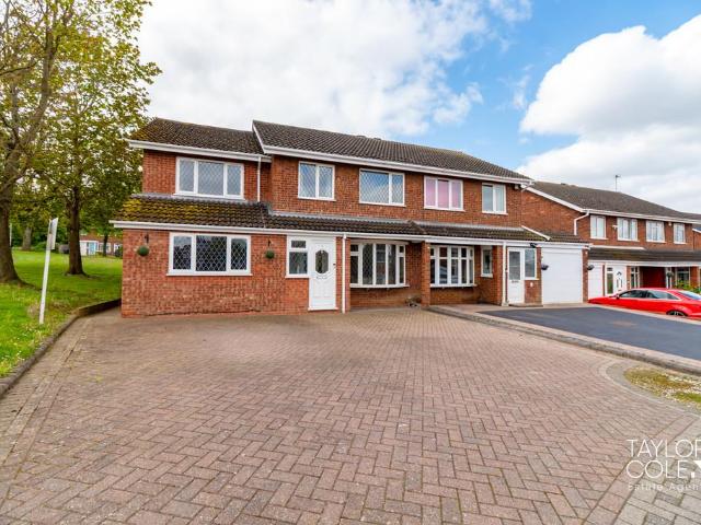 5 bedroom semi detached house for sale