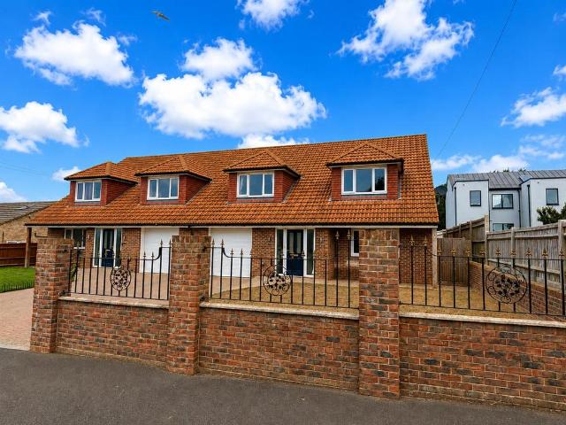 5 bedroom semi detached house for sale