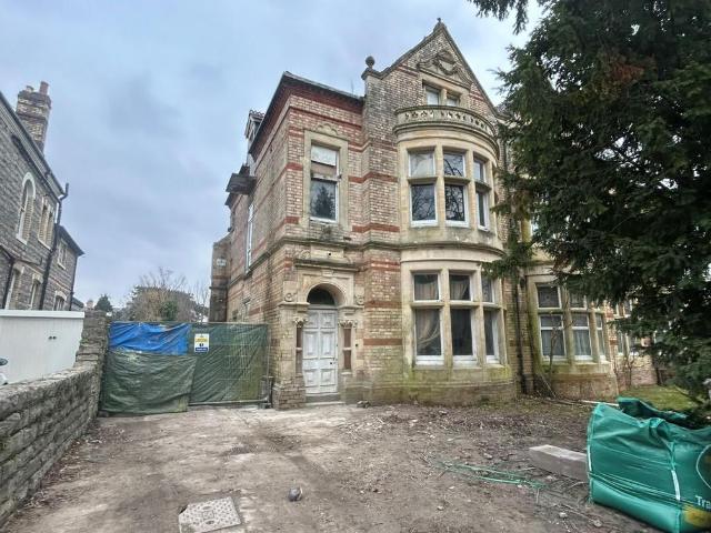 5 bedroom semi detached house for sale