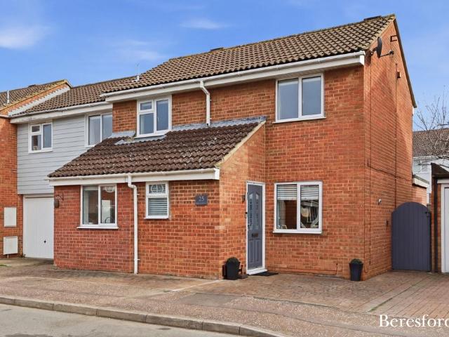 5 bedroom semi detached house for sale