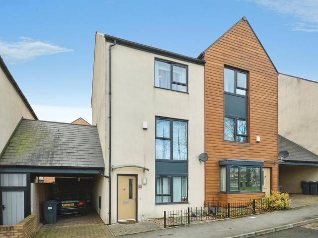 5 bedroom semi detached house for sale
