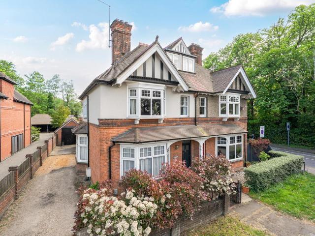 5 bedroom semi detached house for sale