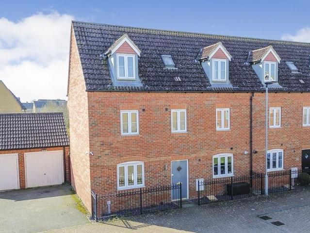 5 bedroom semi detached house for sale