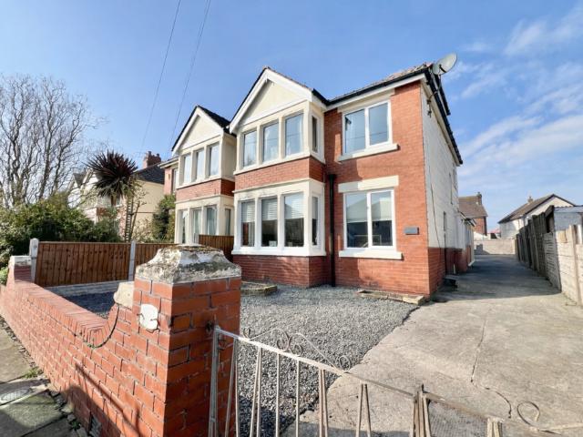 5 bedroom semi detached house for sale