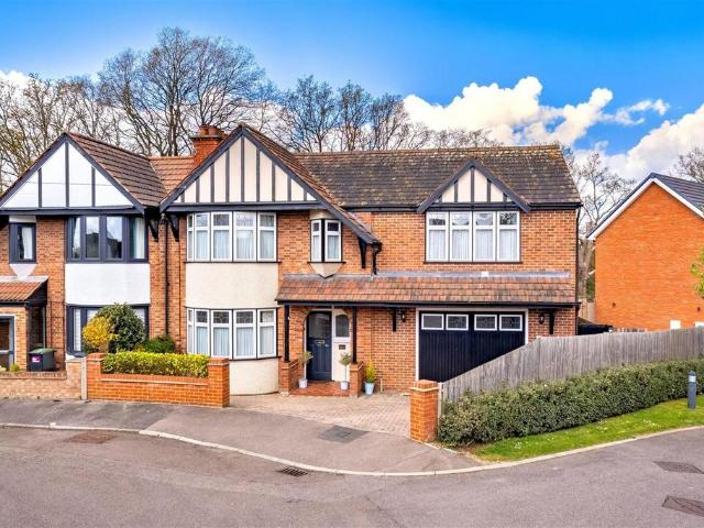 5 bedroom semi detached house for sale