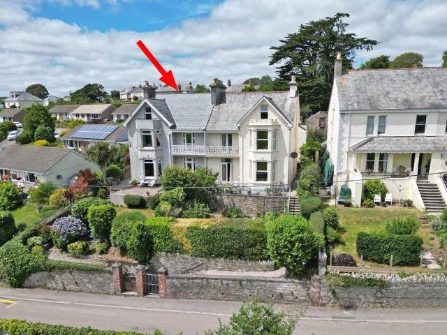 5 bedroom semi detached house for sale
