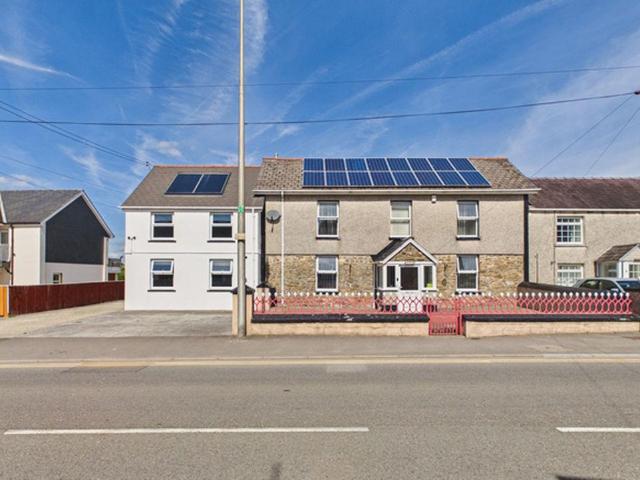5 bedroom semi detached house for sale