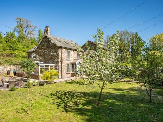 5 bedroom semi detached house for sale