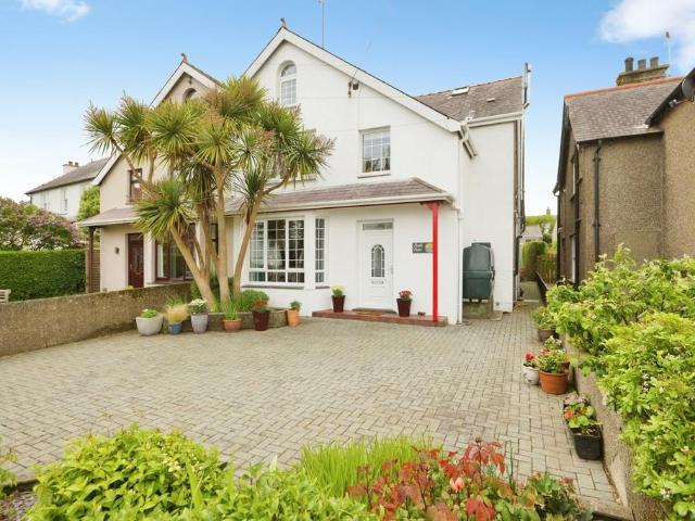 5 bedroom semi detached house for sale