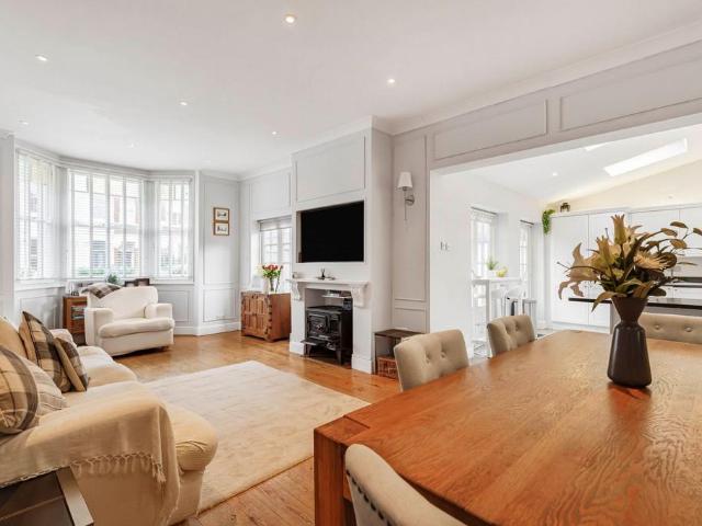 5 bedroom semi detached house for sale