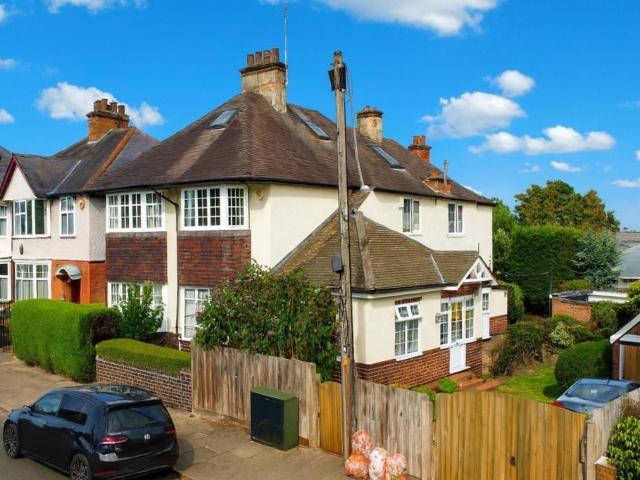 5 bedroom semi detached house for sale