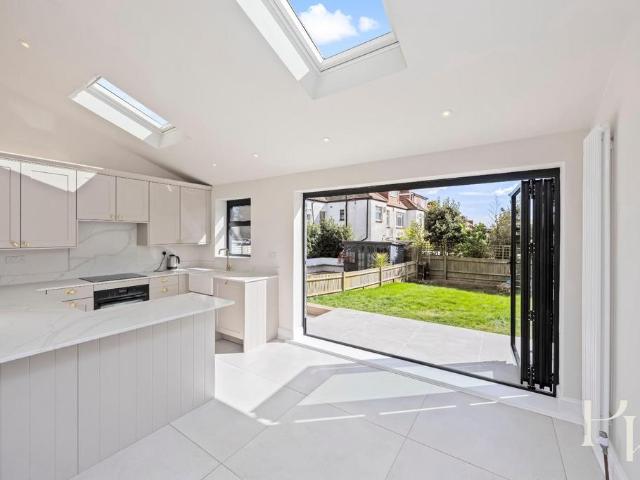 5 bedroom semi detached house for sale
