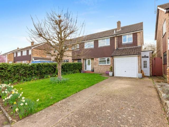 5 bedroom semi detached house for sale