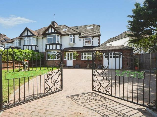 5 bedroom semi detached house for sale
