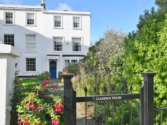 5 bedroom semi detached house for sale