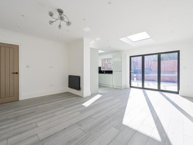 5 bedroom semi detached house for sale