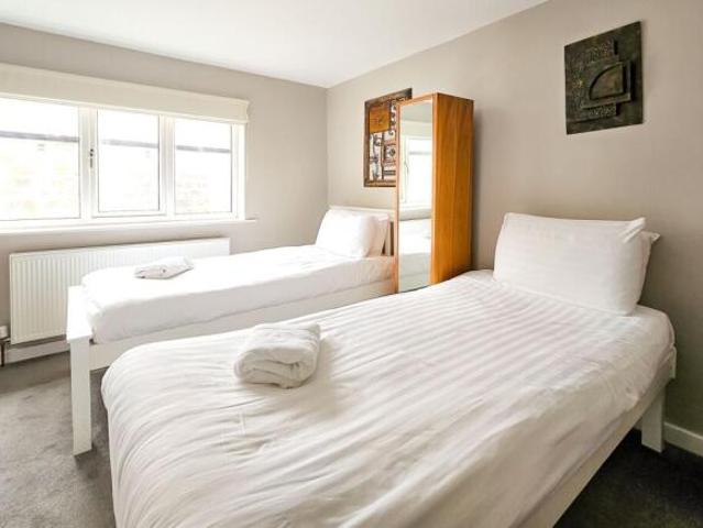 5 bedroom semi detached house for sale in Valley Mount, Harrogate, HG2