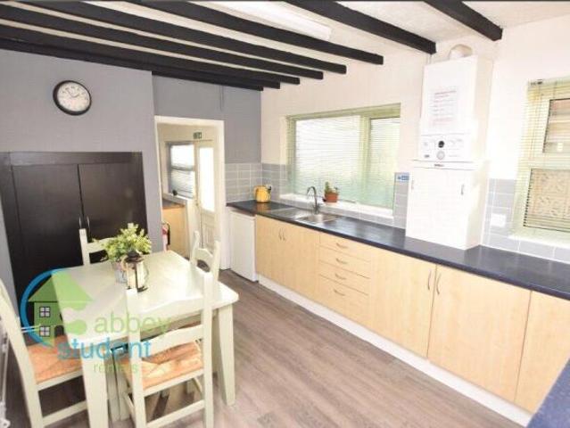 5 bedroom semi detached house for sale in Vicars Cross Road, Vicars Cross, Chester, CH3