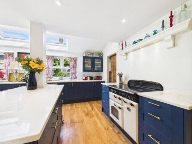 5 bedroom semi detached house for sale in Vyne Road, Basingstoke, Hampshire, RG21