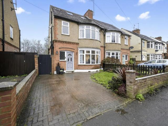 5 bedroom semi detached house for sale in wardown crescent, Luton, LU2