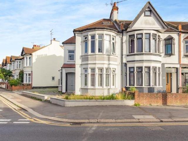 5 Bedroom Semi detached House For Sale In Westcliff on sea, Essex