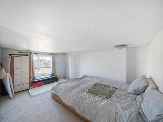 5 bedroom semi detached house for sale in Winslade Road, London, SW2