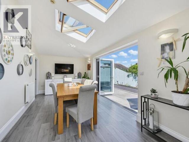 5 bedroom semi detached house for sale in Wickham Avenue, Cheam, SM3