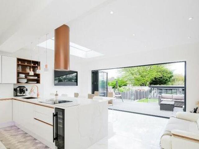 5 Bedroom Semi detached House For Sale In Woodford Green, Essex