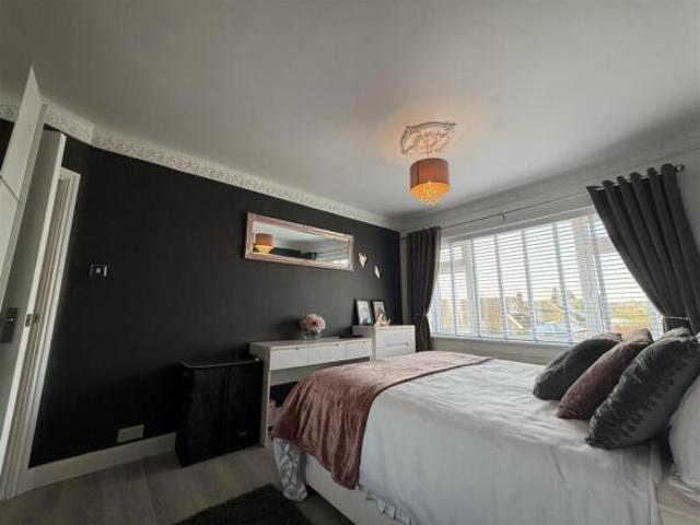 5 bedroom semi detached house for sale in Wolfreton Lane, Willerby, Hull, HU10