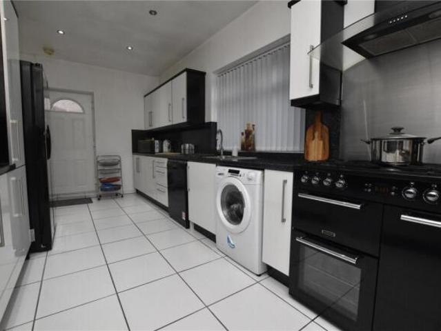 5 bedroom semi detached house for sale in Allerton Grange Avenue, Leeds, LS17