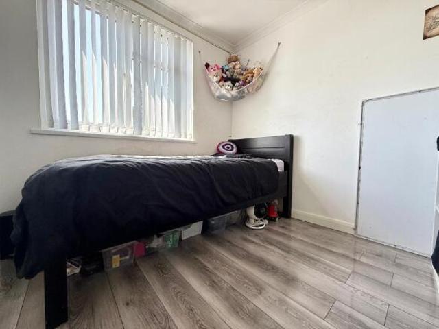 5 bedroom semi detached house for sale in Austin Road, New Bedford Road Area, Luton, Bedfordshire, LU3 1UA, LU3