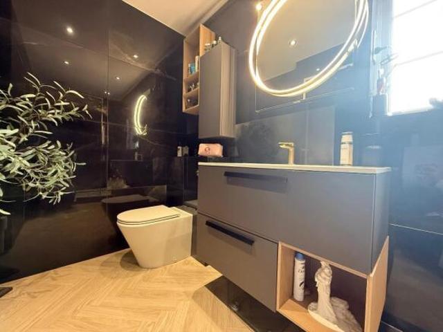 5 bedroom semi detached house for sale in Barnston Close, Wigmore, Luton, Bedfordshire, LU2 9RZ, LU2