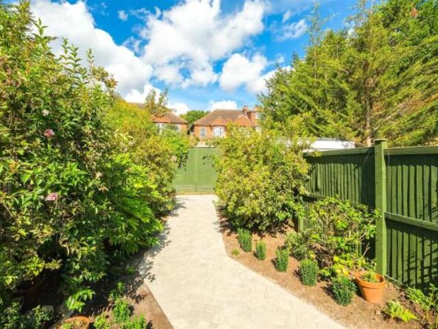 5 bedroom semi detached house for sale in Beech Tree Glade, North Chingford, E4