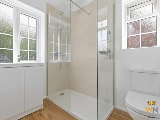 5 bedroom semi detached house for sale in Beech Avenue, Brentwood, CM13