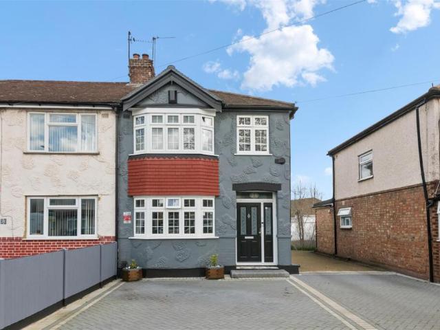 5 bedroom semi detached house for sale in Botwell Lane, Hayes, UB3