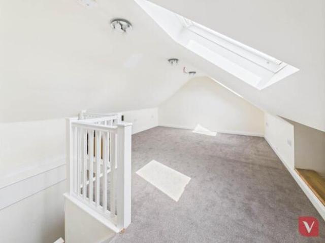5 bedroom semi detached house for sale in Broad Mead, Luton, LU3
