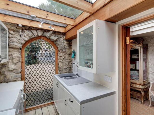 5 bedroom semi detached house for sale in Bromham Road, Bedford, MK40