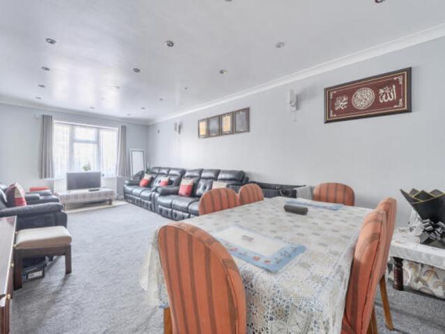 5 bedroom semi detached house for sale in Bradley Road, Slough, Berkshire, SL1