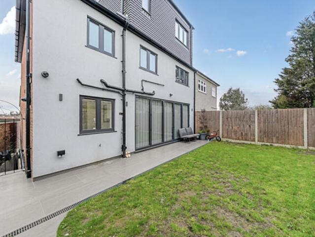 5 bedroom semi detached house for sale in Brasted Close, Bexleyheath, DA6