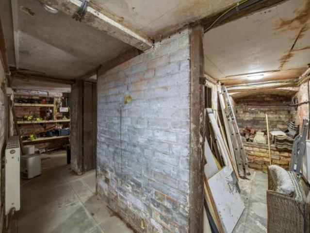 5 bedroom semi detached house for sale in Burns Street, Nottingham, NG7