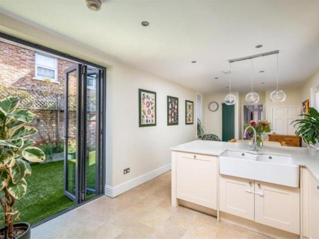 5 bedroom semi detached house for sale in Castle Road, Bedford, MK40
